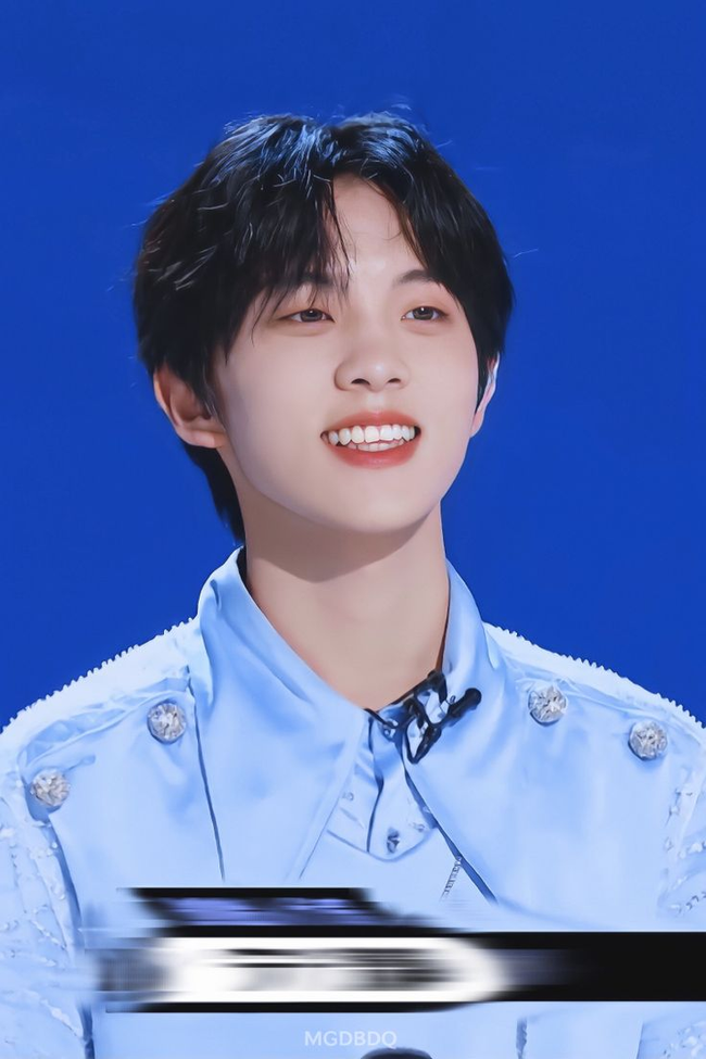 គ្រាន់តែទៅប្រាប់ឲ្យឈប់តាមខ្លួនសោះ តារាចម្រៀងចិនម្នាក់នេះ ត្រូវហ្វេនផ្កា-»ប់មុខជះទឹ-»កដា-»ក់ ...