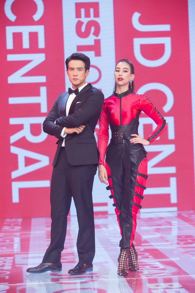 ទាំងសង្ហា ទាំងពូកែ James Ma បង្អួតឡានថ្មីស្វាគមន៍ឆ្នាំថ្មី - Khmerload ...