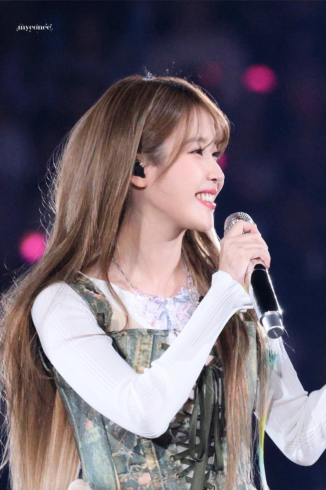 ស្វីតម៉្លេះ Jong Suk សង្សារ IU មកមើលនាងប្រគុំតន្ត្រីដោយផ្ទាល់ ធ្វើឲ្យហ្វេនច្រណែនព្រាត ...