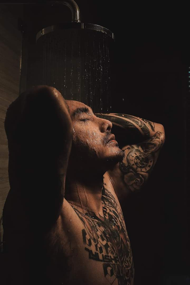 ခြေသလုံးကိုတုတ်နဲ့ရိုက်တာခံပြီး ဘာဂျာကိုအသံထွက်အောင်မှုတ်ရတဲ့ Challenge ကိုကစားပြခဲ့တဲ့ တိုင်ရွန ...