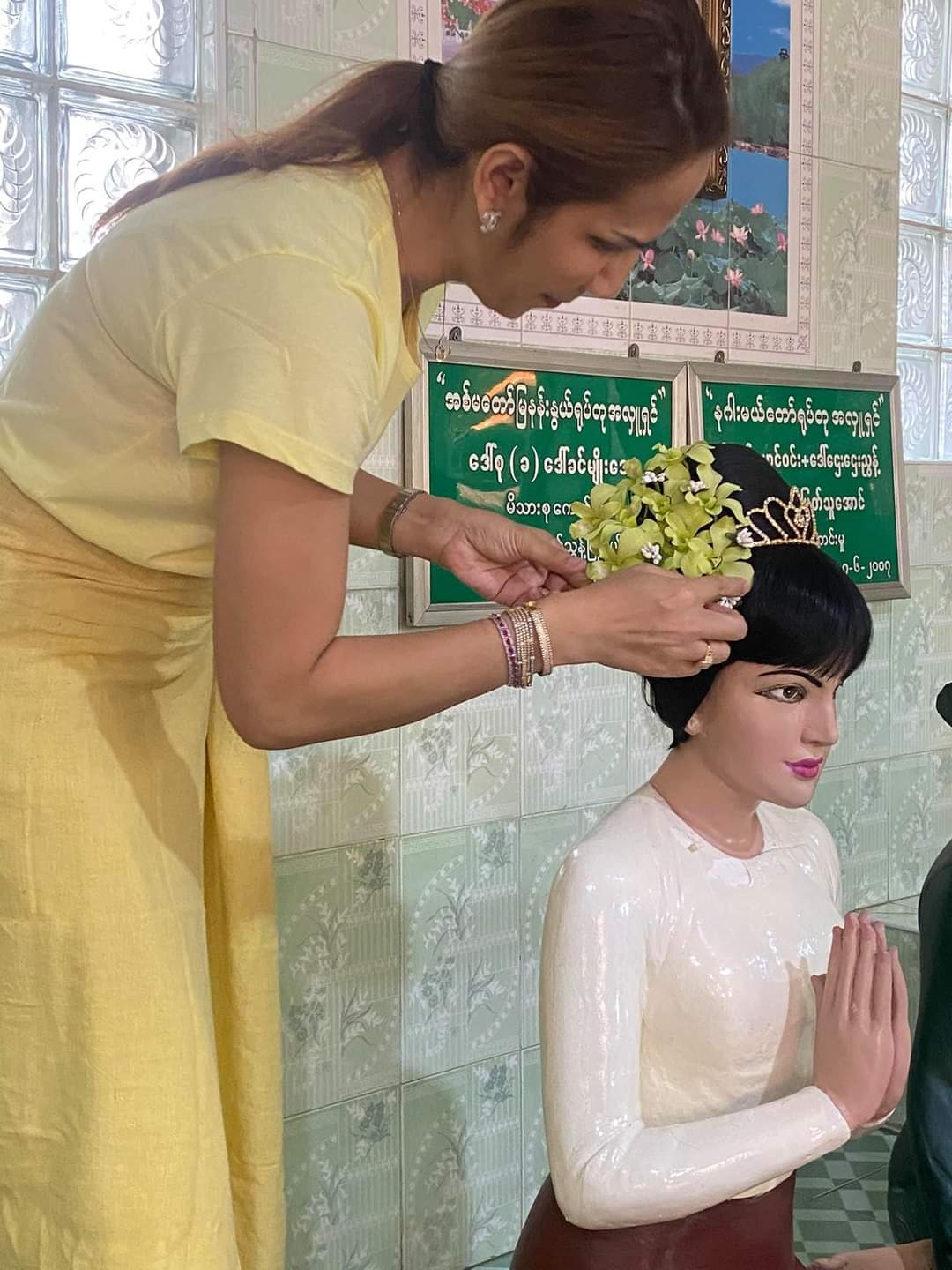 သိုက်နန်းရှင်ရဲ့ မွေးနေ့မှာ နတ်ရုပ်ကို မင်းသမီးလေး ဖြစ်သွားအောင် ပြင်ဆင