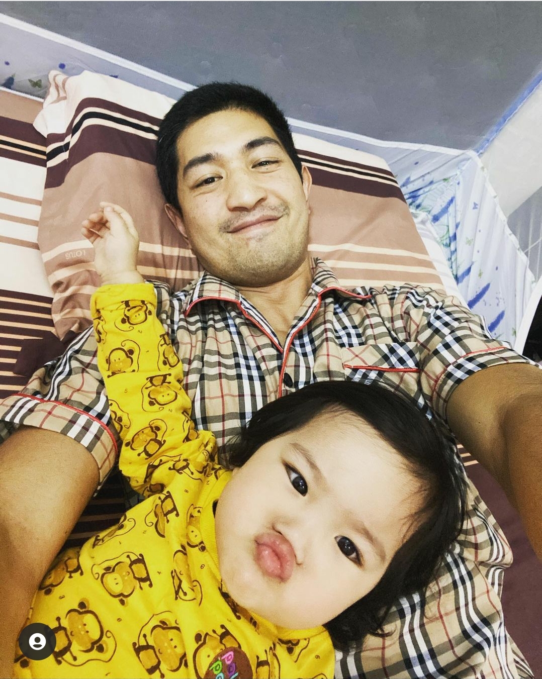 ဖေဖေကဘုရားရှိခိုးလို့ပြောနေတာကို နားမထောင်ဘဲ လျှာထုတ်ပြီးမျက်နှာပြောင်ပြနေတဲ့ Treasureလေးရဲ့ချစ ...