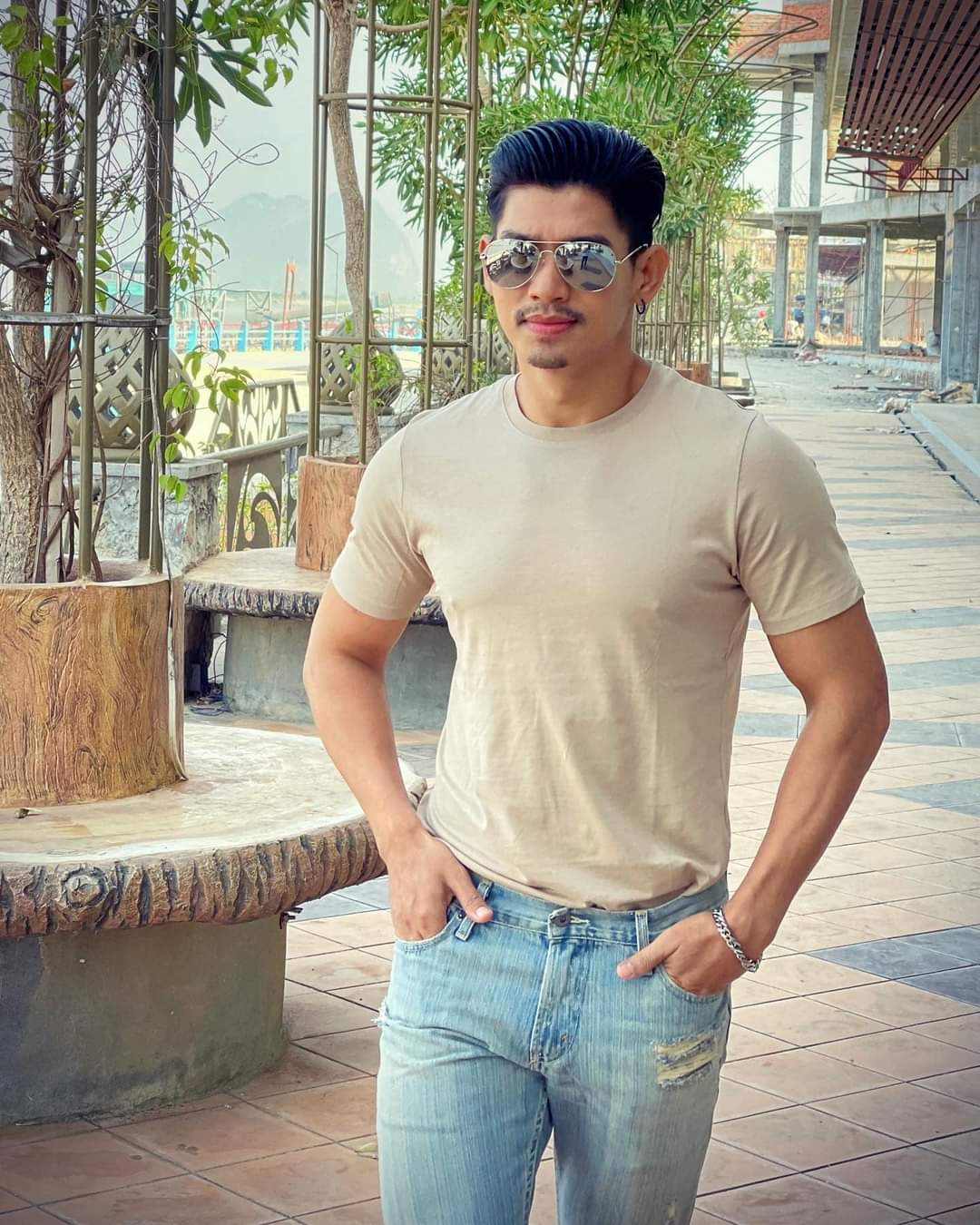 ထင်မှတ်မထားတဲ့ကကွက်ဆန်းတွေနဲ့နှစ်ယောက်သားအတွဲညီညီဒွန့်နေကြရင်း သဘောတွေကျနေပြီးအူတက်နေကြတဲ့ ရ ...